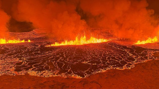 Iceland volcano pictures as e explode for Reykjanes peninsula - BBC ...