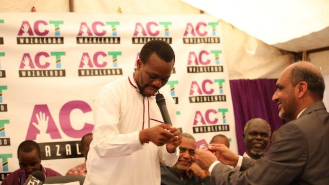 Maalim Seif Sharif Hamad na viongozi wa zamani wa CUF wapewa uanachama ...