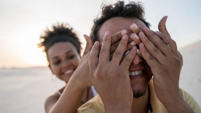 Keuntungan tak terduga ketika kita dibutakan oleh cinta - BBC News Indonesia