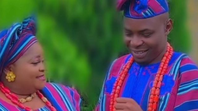 Network kò sálọ bí aláwàdà Màmá 'No Network' ti sé ìgbéyàwó bòńkẹ́lẹ́ ...