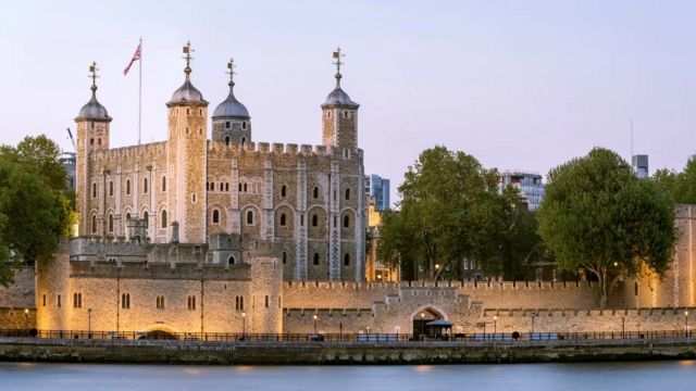 Penobatan Raja Charles III: Sejarah yang diperdebatkan dari Batu ...