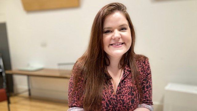Y Gymraes Jessica Robinson yn rownd derfynol Canwr y Byd - BBC Cymru Fyw