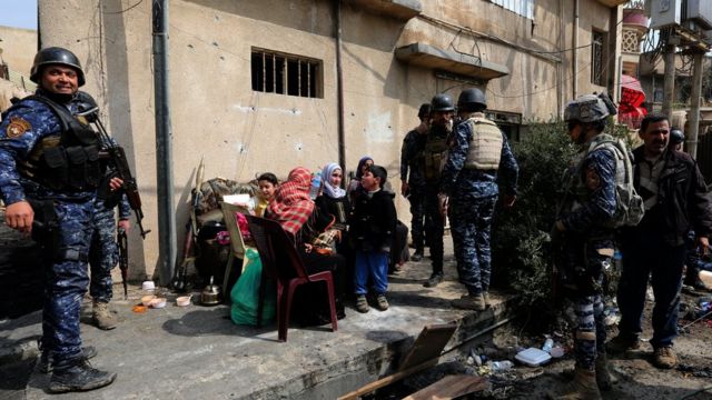 Derita warga sipil Irak di balik perang merebut Mosul - BBC News Indonesia