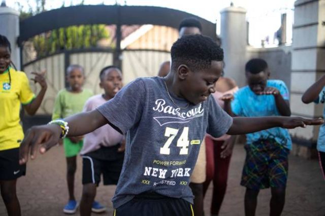 Ghetto Kids: Nini kilicho nyuma ya harakati zao kinazowafanya watambe ...