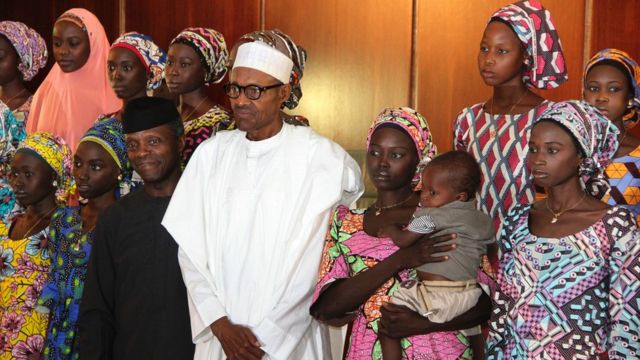 'Yan matan Chibok 82 sun isa Abuja - BBC News Hausa
