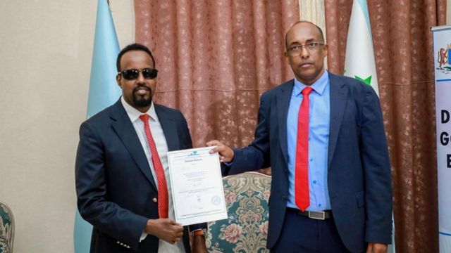 Doorashada Soomaaliya: Cabdiraxmaan Cabdishakuur oo xildhibaannimo ...