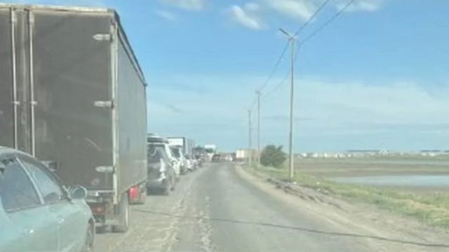 Guerre en Ukraine : "panique folle" alors que la Russie évacue une ville - BBC News Afrique