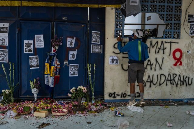 Tragedi Kanjuruhan: ‘Jalan berliku, terjal, dan panjang untuk meraih keadilan’ bagi penyintas ...