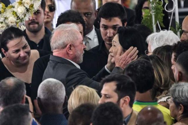Pele funeral: Pictures from di burial of Brazil football legend Edson ...