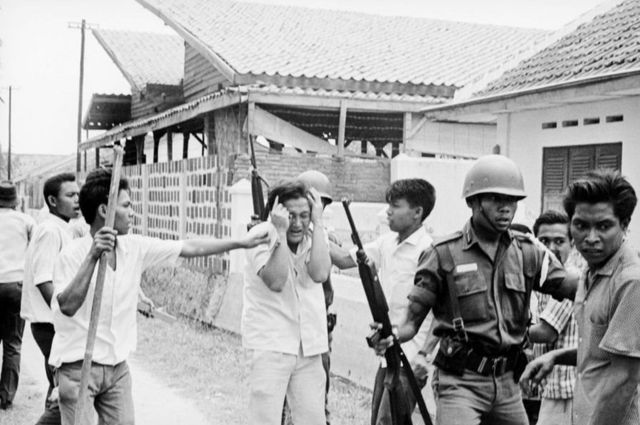 'Dicina-cinakan' di jalan: pengalaman putra 'tokoh integrasi' Tionghoa ...