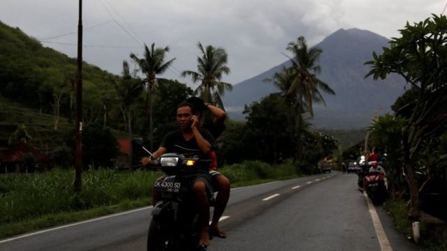 Selain Gunung Agung, gunung berapi mana lagi yang harus diwaspadai? - BBC News Indonesia