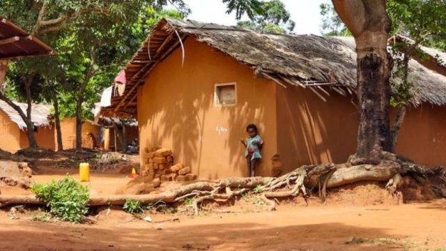Un orphelinat soupçonné de traite d'enfants en RDC - BBC News Afrique