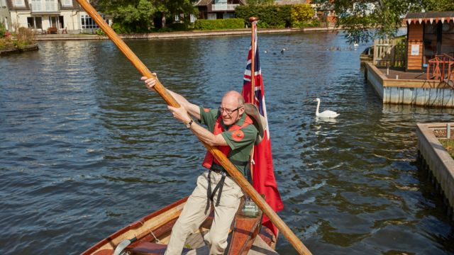 Belajar gaya hidup berkelanjutan dari pengemudi perahu di kanal-kanal ...