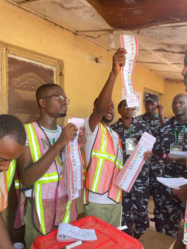 Adamawa election result: Aláwàdà ni ọ̀gá INEC nípínlẹ̀ Adamawa tó kéde ...