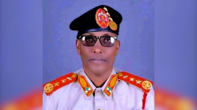 Waa kuma Feysal Bootaan, taliyihii guutada 12-aad ee Somaliland ee ay ...