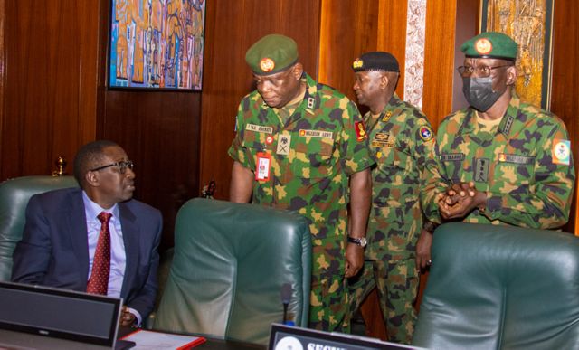 Abuja terror alert: 'No cause for alarm' - NSA disclose wetin dem discuss wit Buhari for ...