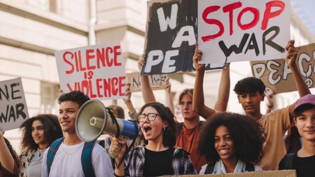 Aktivisme Generasi Z: Mengubah Dunia Sejak Usia Muda - BBC News Indonesia