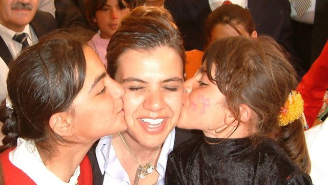 Ebru Uygun: 5 milyon çocuğun hayatına dokunan kadın - BBC News Türkçe