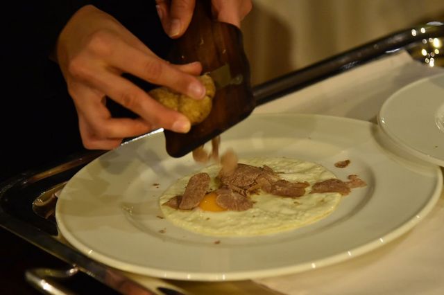 Rahasia di balik jamur truffle putih tersohor dari Italia - BBC News ...