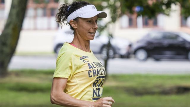 Emma Timmis yambukiranyije New Zealand yiruka, mu minsi 20 gusa - BBC ...