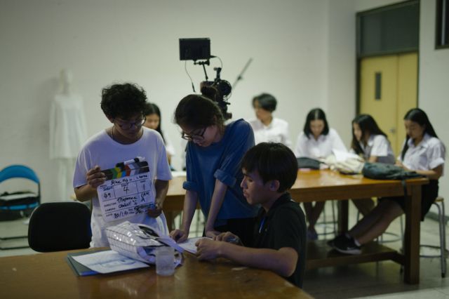 Blue Again: จากหนังส่งครูสู่เทศกาลหนังปูซาน - BBC News ไทย