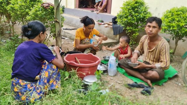 ရခိုင်မှာ တစ်ကျော့ပြန်စစ်ရှောင် သောင်းနဲ့ချီပြီးထပ်တိုး - BBC News မြန်မာ
