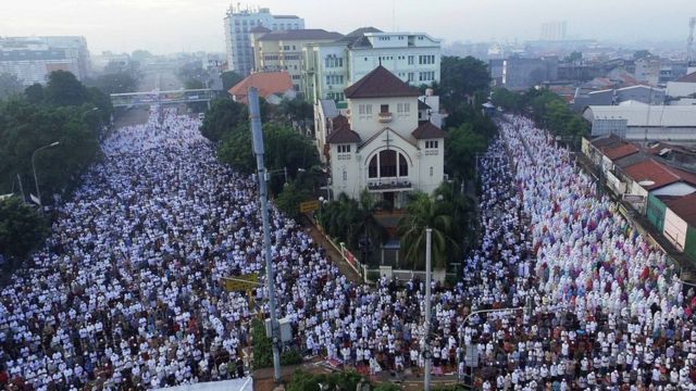 Lebaran telah tiba: Idul Fitri di berbagai penjuru - BBC News Indonesia