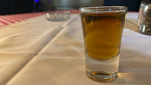 Srbija i alkohol: Između tradicije i zakona - zašto cveta crno tržište ...