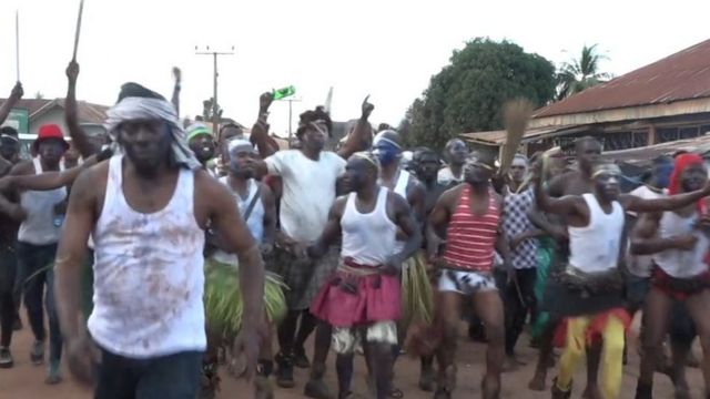 Igbo Tradition: Kedu ndị na-ehibe iwu n'ala Igbo mgbe gboo? - BBC News Ìgbò