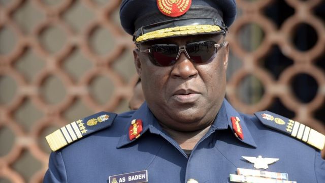 Alex Badeh: Onye bụ ọchịagha ndị omekome gburu? - BBC News Ìgbò