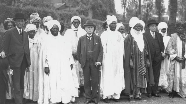 Abin da ya sa ake dauke sarakuna daga garinsu bayan cire su - BBC News ...