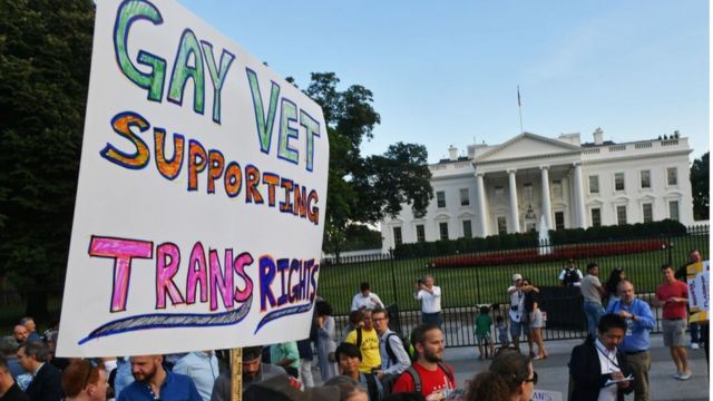 Estados Unidos: las personas transgénero podrán continuar en el ...