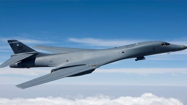 사진으로 보는 미 전략자산: 한반도 등장한 세계 최강 전투기 - BBC News 코리아