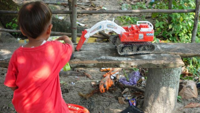 Rempang: ‘The Power of Emak-emak’ melawan relokasi - ‘Kami tak ada senjata, kami taruhan nyawa ...