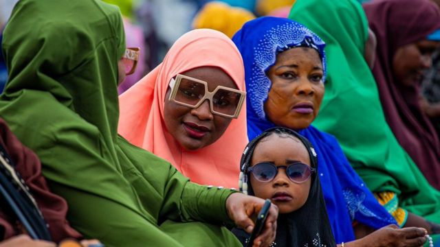 Eid el Kabir in pictures: Prayers, tattoos, sunglasses and selfies ...