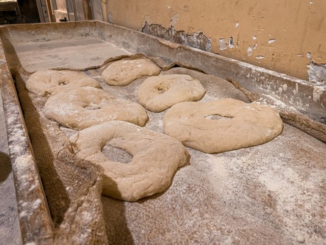 Conheça o Ftira, pão feito da mesma forma há mais de 500 anos em Malta ...