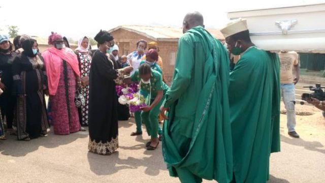 Orisabunmi: Iyaafin Fọlakẹ Arẹmu, Orisabunmi ti wọ káà ílẹ̀ sún - BBC ...
