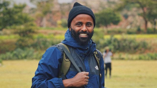 አቤል ጋሻው፡ የፎቶግራፍ ጥበብን በማኅበረሰብ ውስጥ ያሉ ልዩነቶችን ለማጥበብ የሚያውለው ወጣት - BBC News አማርኛ