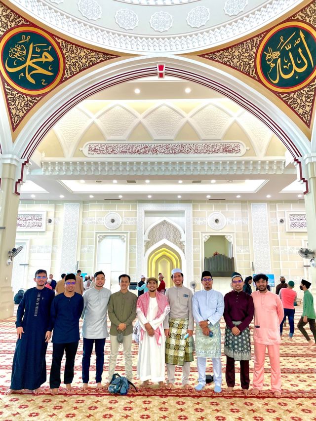 จากชายแดนใต้ สู่การเป็น ‘ประชากรโลก’ ในบริษัทไอทีของมาเลเซีย - BBC News ไทย