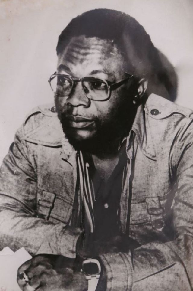 Arthur Agwuncha Nwankwo: Onye bụ odeakwụkwọ a? - BBC News Ìgbò