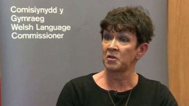 Comisiynydd: Nifer y plant mewn addysg Gymraeg yn 'sioc' - BBC Cymru Fyw