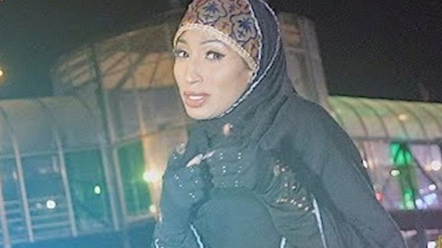 Deeqa Afro oo ka hadashay sababta ay u codsatay in geed la saaro marka ay dhimato - BBC News Somali