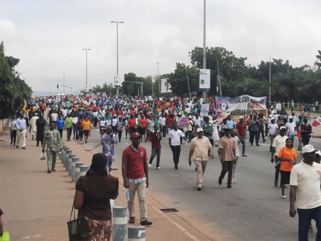 ASUU Strike: "We no go back down, two years no too much to sacrifice" - BBC News Pidgin