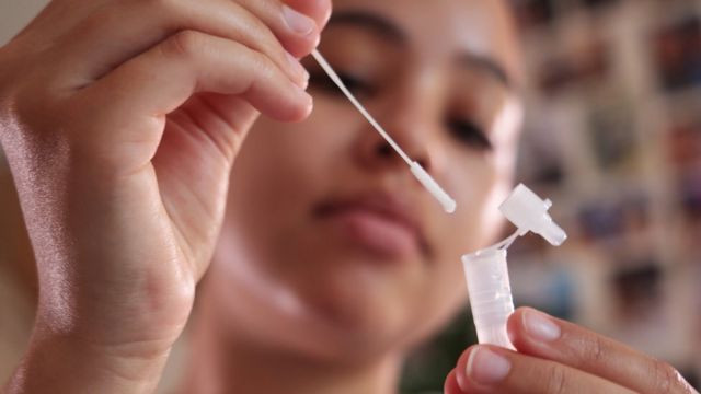 İngiltere'de ücretsiz Covid testi uygulaması son buluyor: Bilim ...