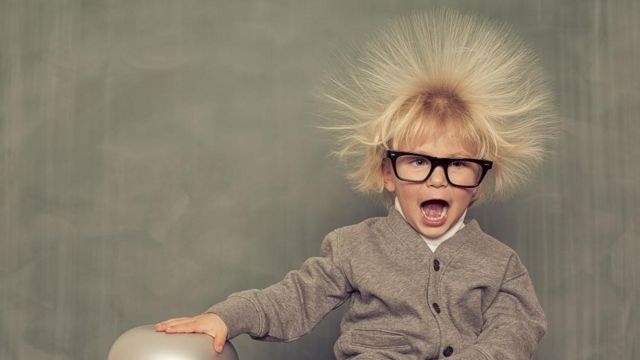 นักวิทยาศาสตร์ค้นพบสาเหตุโรค “ผมชี้ หวีไม่ลง” - BBC News ไทย