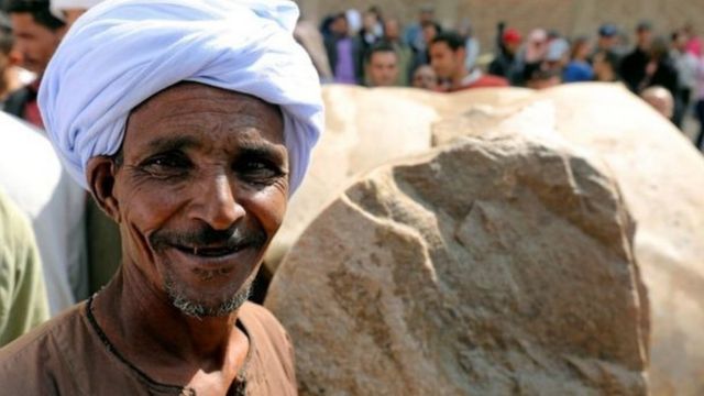 Mesir angkat tubuh patung 'Firaun Ramses II' dari dalam tanah - BBC ...