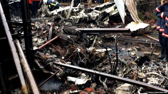 मुंबई में प्लेन उड़ाना इतना मुश्किल क्यों है? - BBC News हिंदी