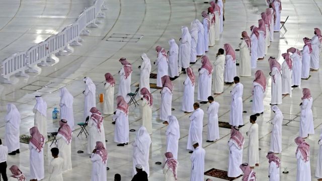 Yadda ake zaben limamai da ladanai a masallatan Makka da Madina - BBC ...
