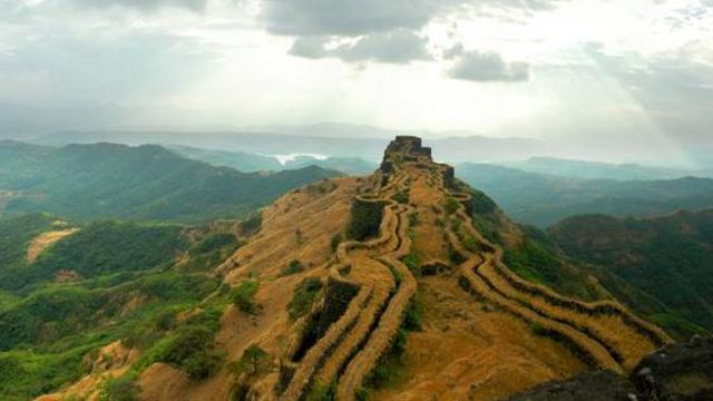 राजगड : शिवाजी महाराजांनी हा किल्ला मुघलांशी तह करतानाही सोडला नाही, पण ...