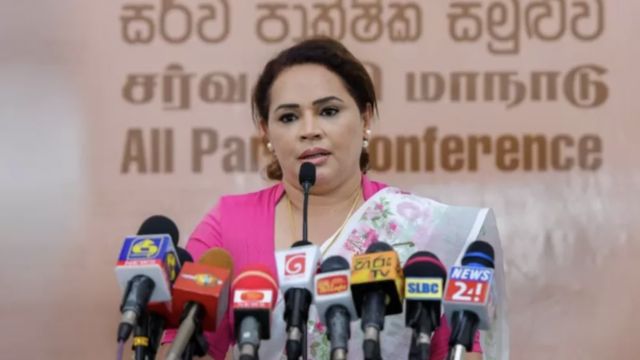 අධිකරණය ඉදිරියේ පුරවැසිභාවය අභියෝගයට ලක්ව සිටින ඩයනා ගමගේ කවුද? - BBC ...